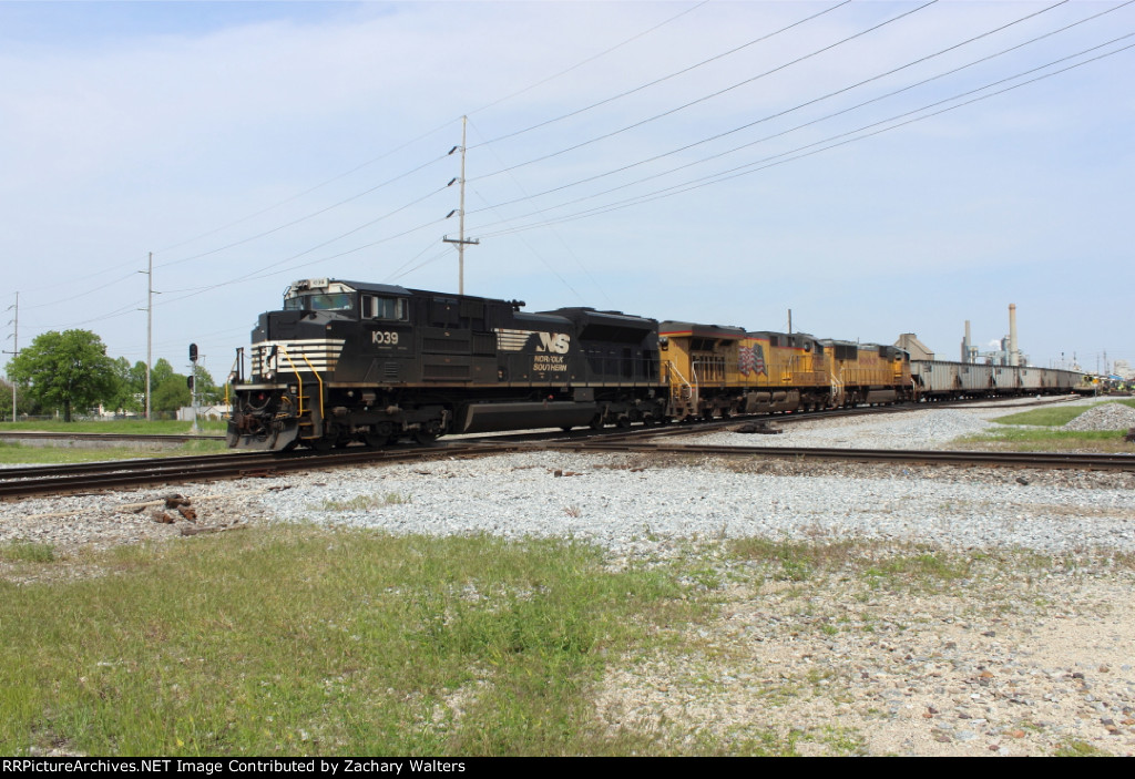 NS 1039 UP 7895 4577